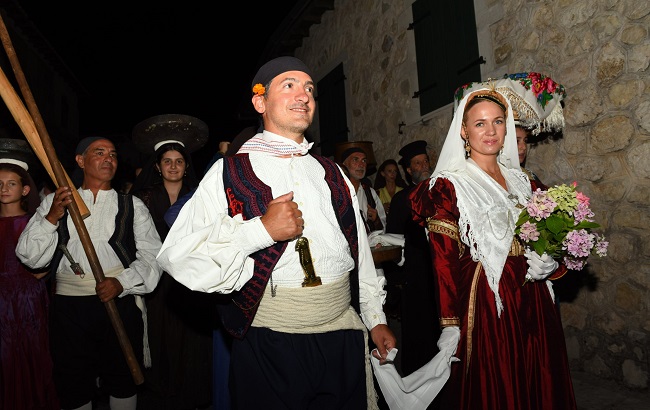 Αναπαράσταση χωριάτικου γάμου στην Καρυά Λευκάδας 2022 – karsanikanea.com